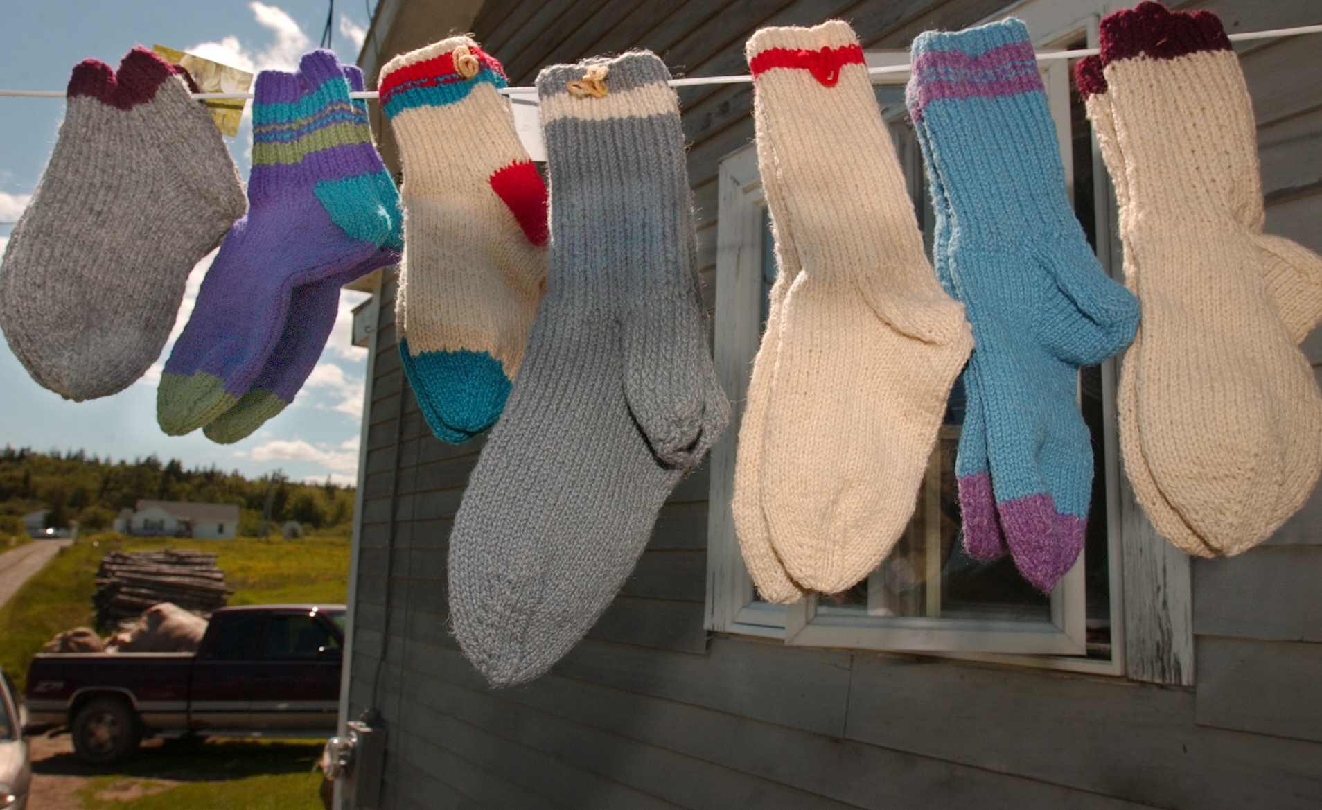 13 things to do with orphan socks | Hello Homestead